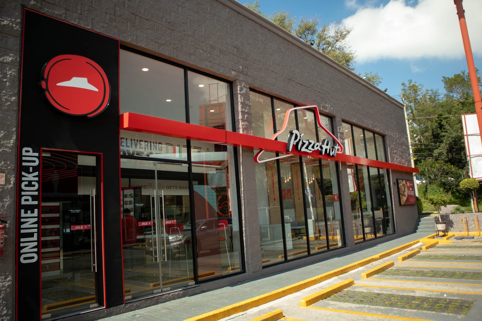 Pizza Hut abre la primera tienda en América Latina que reinventa la ...
