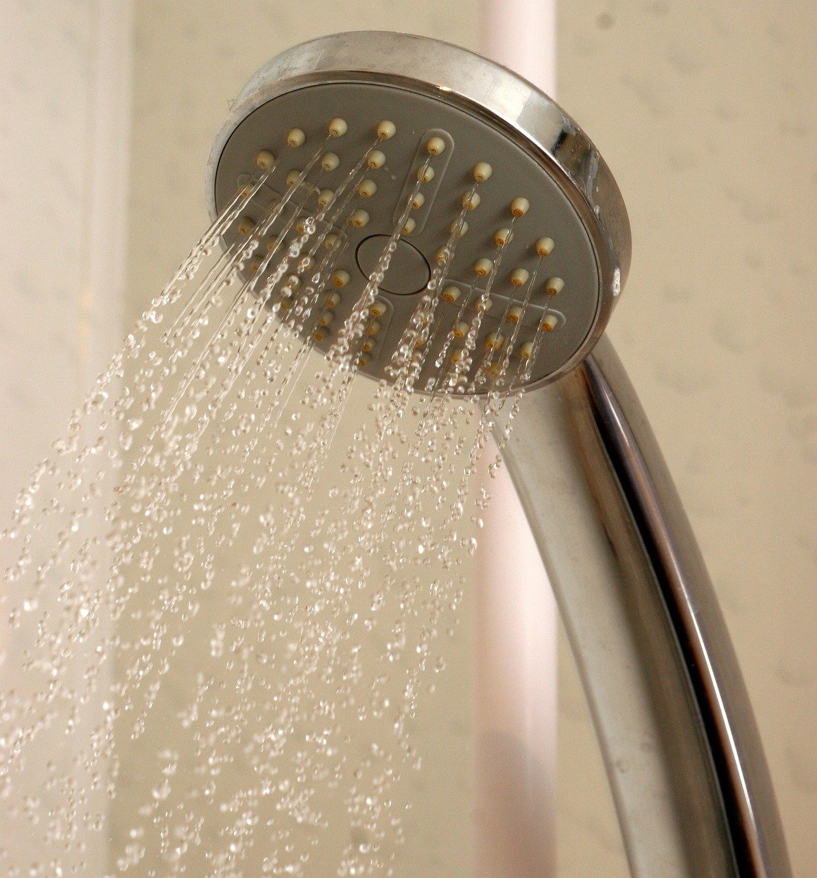 200 litros de agua se utilizan en una ducha de 10 minutos - MNI NOTICIAS