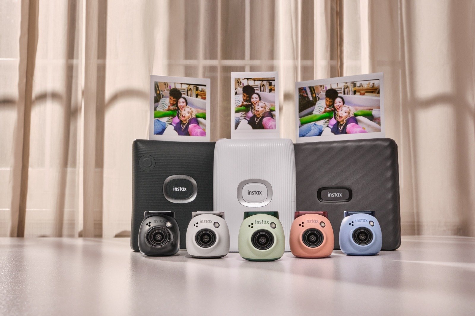 Llega una instax con un look jamás antes visto: instax Pal! - MNI NOTICIAS