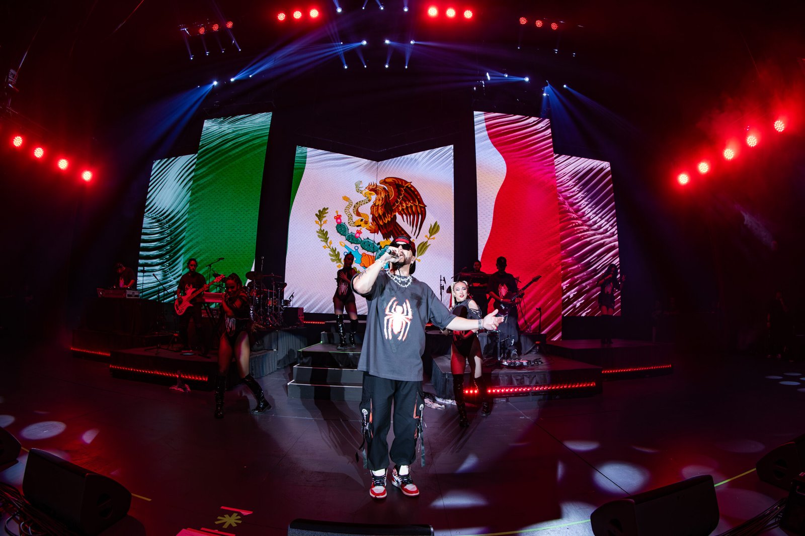 YANDEL CON SU TOUR 2024 LA ROMPE EN EL AUDITORIO NACIONAL - MNI NOTICIAS